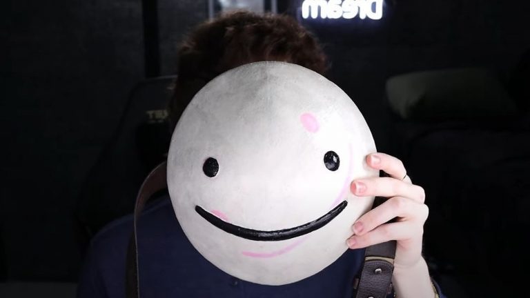 Minecraft: 57 million see how YouTube star Dream shows his face – now ...